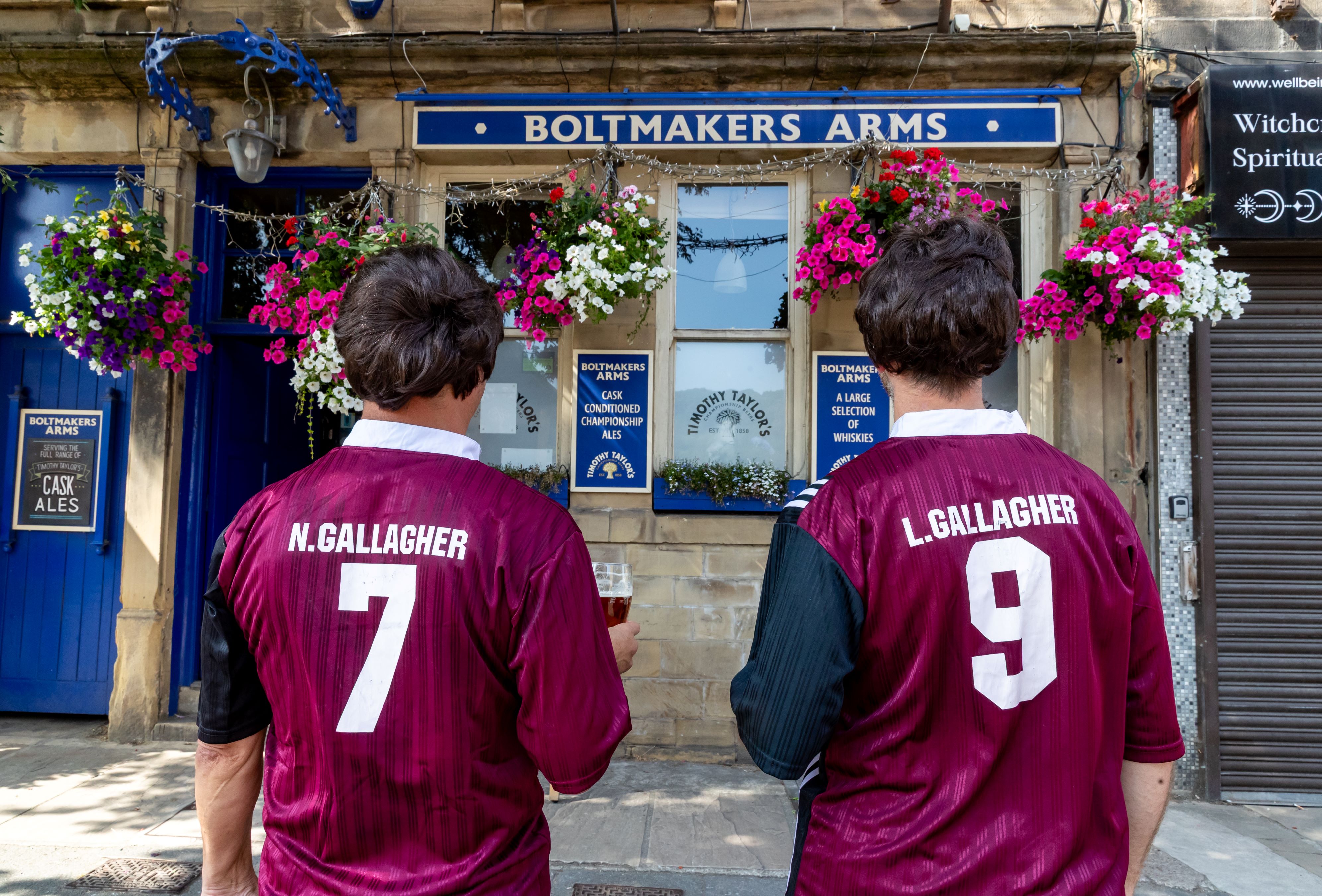 Slide Away to the Boltmakers Arms: When Oasis Sponsored a Pub Football Team | Timothy Taylor's